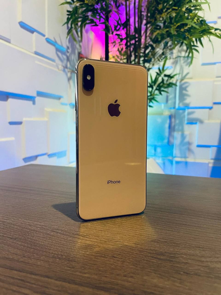 Iphone XS MAX 
xolati: idial tiniq turubdi 
xotira: 64 gb
Yolks: 86%
R