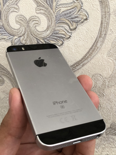 iphone 5se holati yaxshi kelshamz narxni obmenam bor