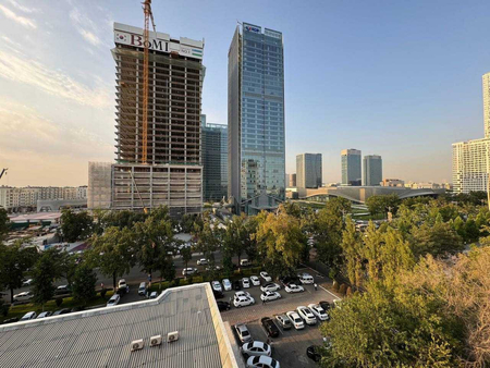Срочно продаю большую трех-ком квартиру в центре Ташкент сити (157)