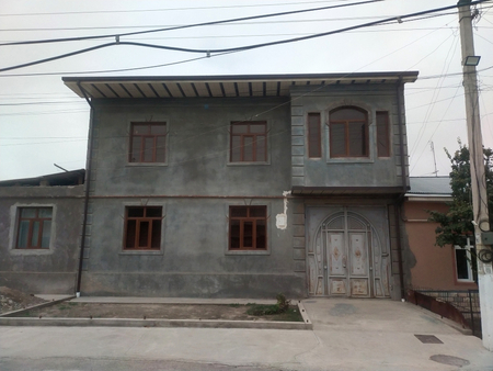 Uy-hovli sotiladi