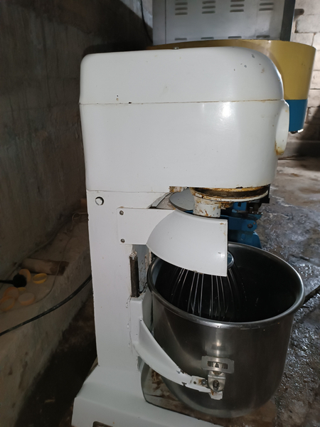 30 litrlik mixer sotiladi