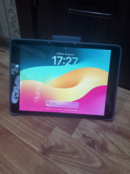 Ipad 9generation + клавиатура logitech combo touch