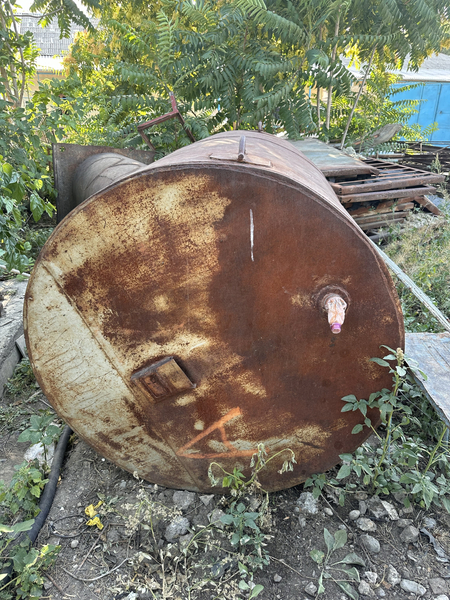 Ёмкост холати яхщи каттаси 4 тонна кичкинаси 2. 5 тонна