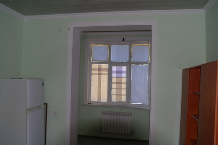 561/24-санлы уй Университет 5-этажда 43 кв.м ийе 1 ханалы уй сатылады