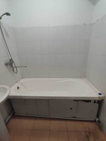 Сергели 5а 3/1/7  продам срочна Сред. Рем Кв.м 56