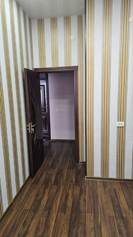 1-xonali sotiladi. 27900$
