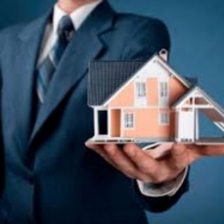 Продаётся квартира трех комнатная  на 11 мкр 12 дома