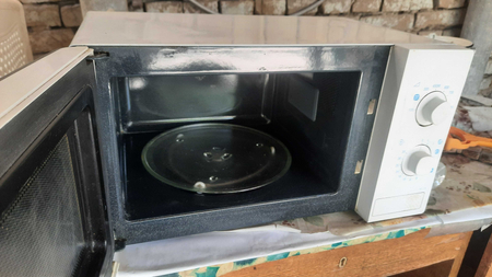 Продаются три микроволновки Samsung 2шт. Panasonic 1шт
