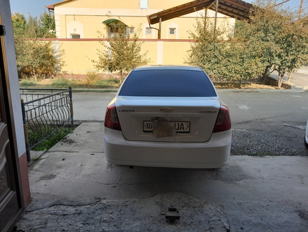 Moshina getra sotiladi