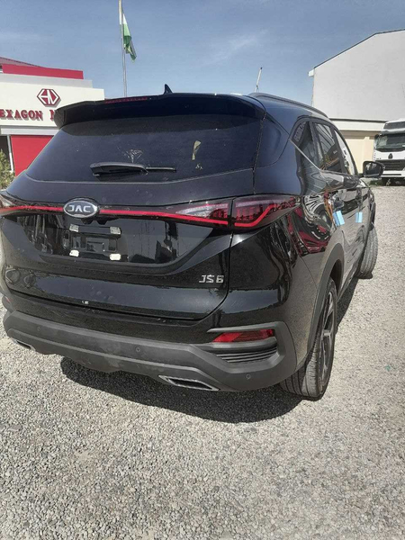 JAC JS8 Кроссовер