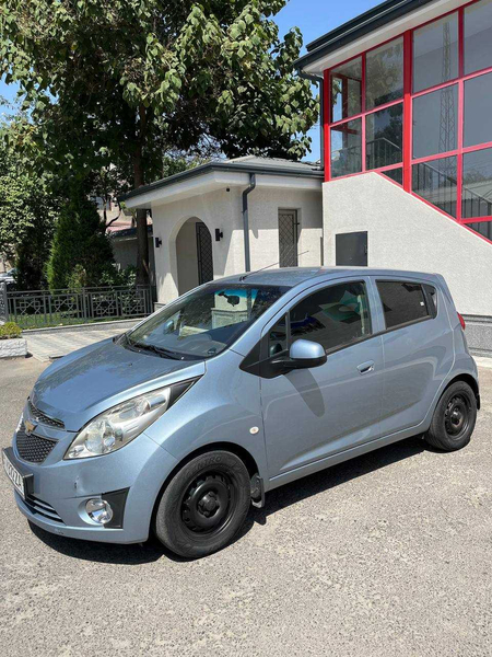 Продается Chevrolet Spark Дельфин 2015г  (1м3)