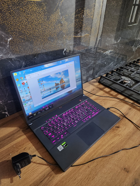 Asus zephyrus состояние отличное