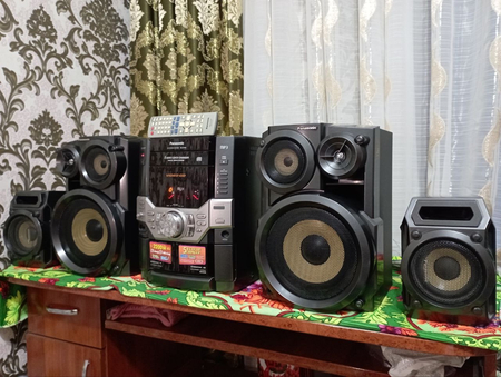 Muzikalniy sentr panasonic
