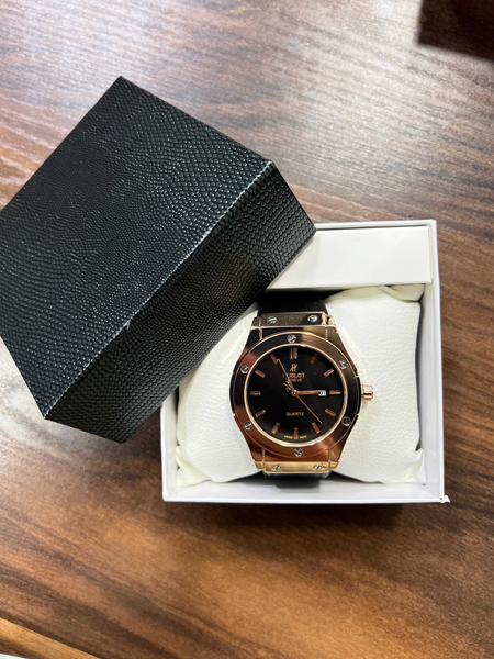 HUBLOT erkakla qo\\\'l soati sovg\\\'a karobkasida siz va yaqinlaringiz uchu