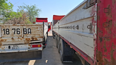 Ишлап турган притцеп холати орта, балонлари 60-70% рамаси бутун бортли