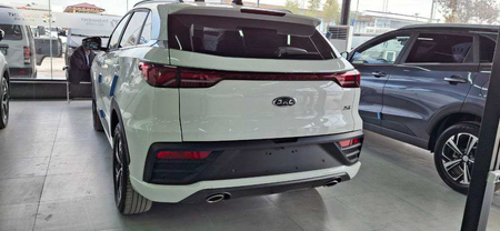 JAC JS6  этиборингиз марказида