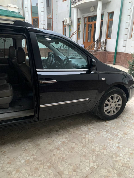 Модель машины Kia Carnival, корейская машина, дата выпуска 2008,