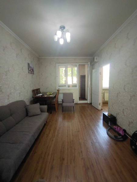 Продается 3ком пер.в 4 ком квартира.Ялангач.Институт Культуры