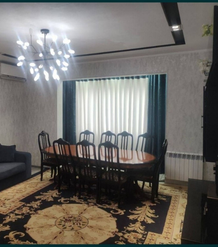 Стол и стулья для гостинной