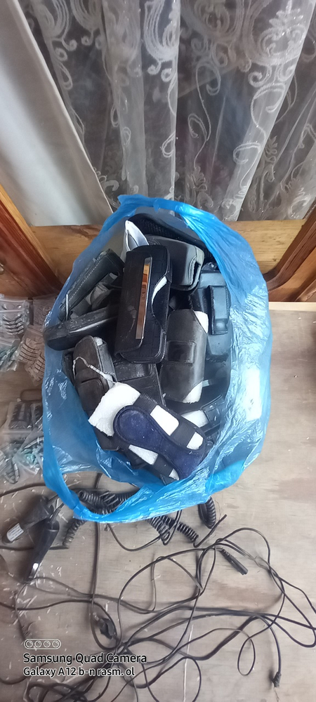 Telefon zapchastchi sotiladi