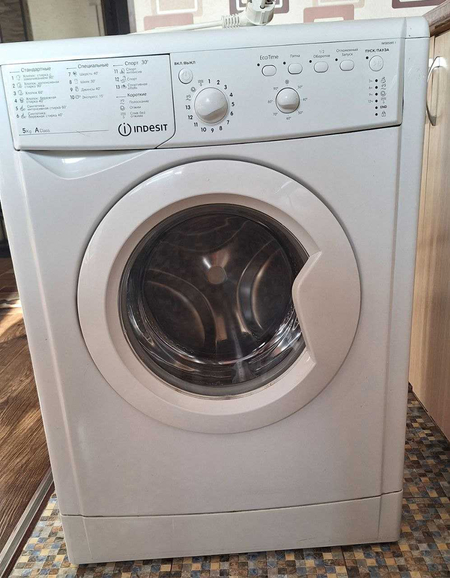 Продается стиральная машина Indesit IWSB 5095
