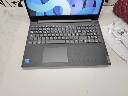 ПРОДАМ Lenovo V15 G4 AMN Ноутбук Ryzen™3-7320U/8GB/256SSD/15.6