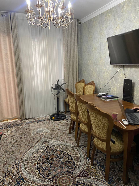 Продаётся 3 комнатная квартира на массиве Карасу 1.