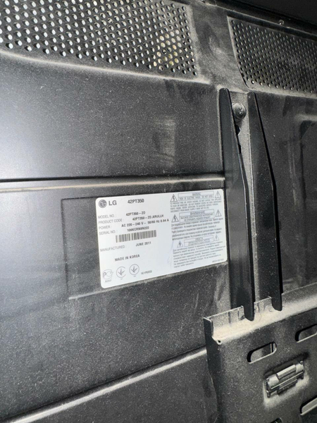 Срочно продаю телевизор LG 42. Оригинал. Сделано в Корее.