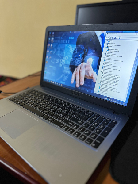 Core  i 7   8 поколеня            ASUS Core(TM) i 7-8550U 8 поколеня