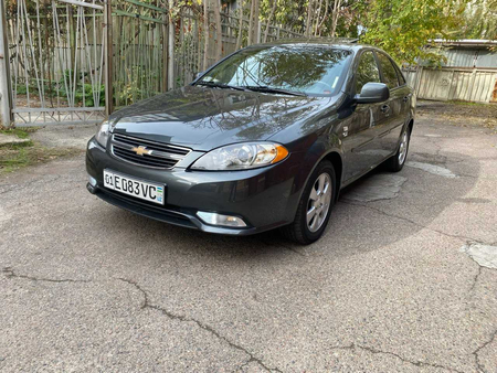 Продам свою Lacetti 2023 пробег 15 000 км. чистая