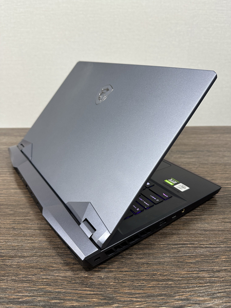 игровой i7 ноутбук MSI GE66 Raider, подсветка клавиатуры