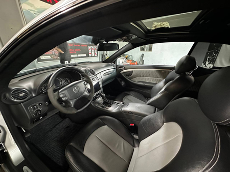 Продается Mercedes-Benz CLK 55 AMG 2002 года выпуска.