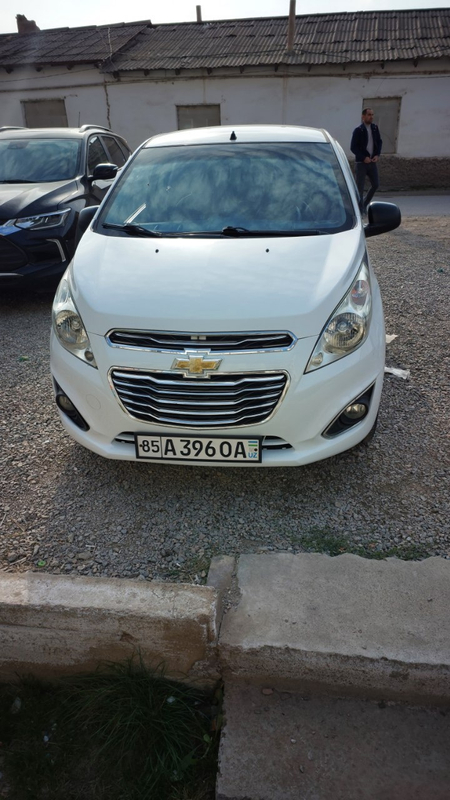 Spark avtomobili sotiladi