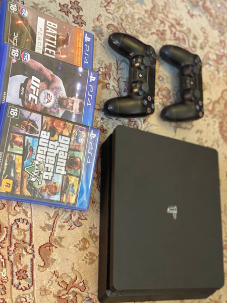 PlayStation 4 | 500GB + два джойстика и игры