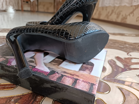 Продам женские  туфли