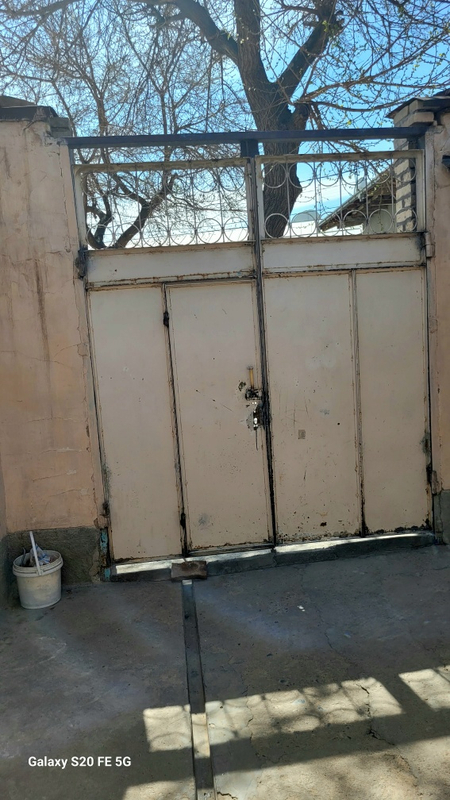 Дарвоза сотилади