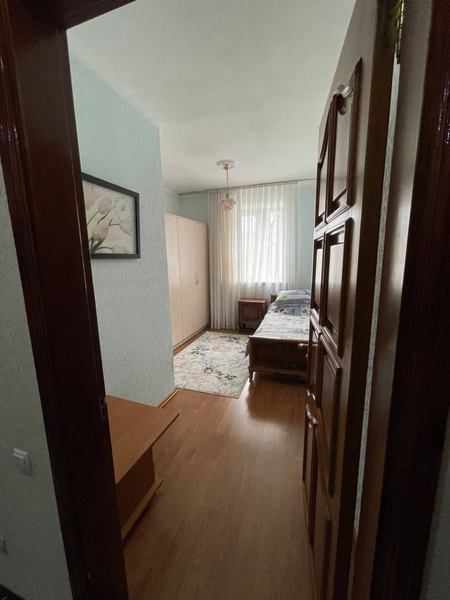 Ц2 Алайски рынк 3 ком 2 этаж 4 этажка все ест фото реално