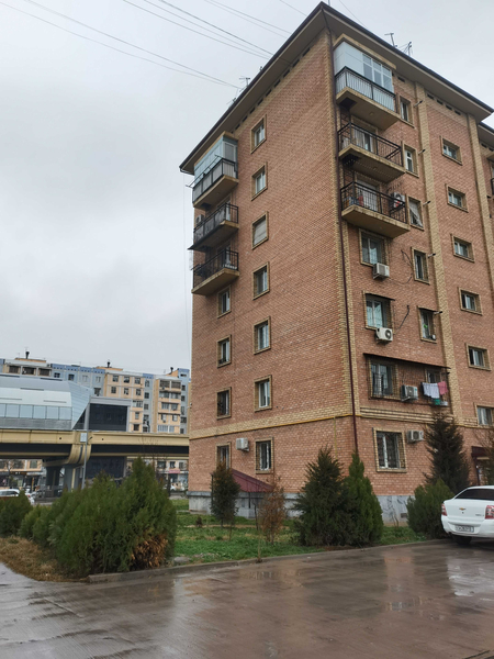 продаётся квартира. селигели 7. около метро. 3 станция. 2 комнатная.
