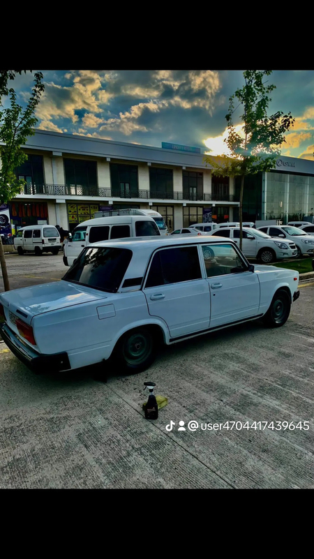 Vaz 2107 sotiladi