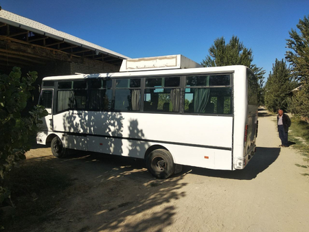 Isuzu avtobus sotiladi