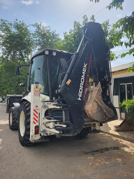 Hidromek pogruzchik.