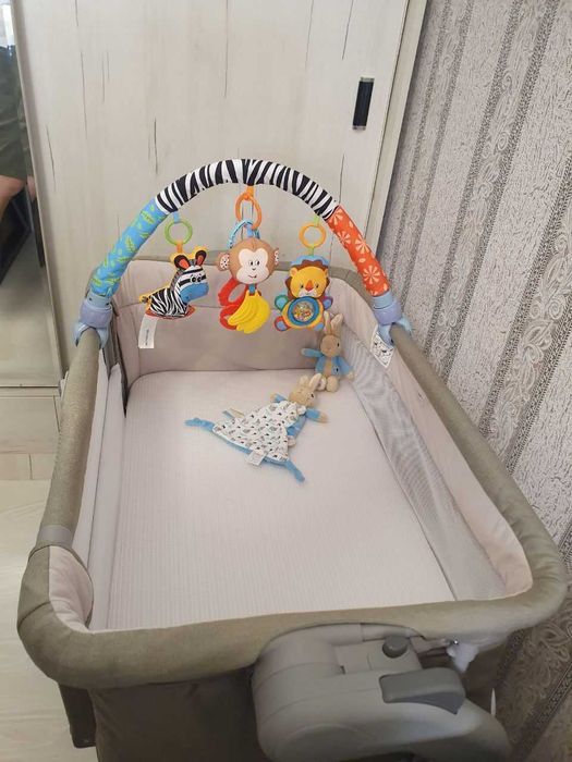 Продается детская кроватка Chicco Next2Me.