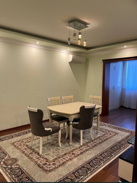 Мега планет, Лоок, Мега полис Юнусобод метро олдида кв кизларга