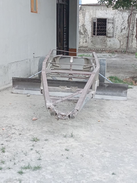 Traktor sotiladi