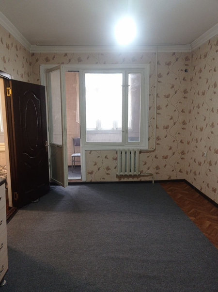 Юнусобод 8кв 1/3/4 Сотилади