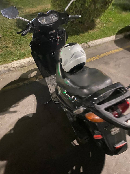Benzinli skuter holati yaxshi aybi yoq 150kubalik