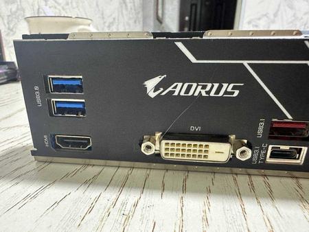 Материнская плата Gigabyte B450 AORUS PRO, своя