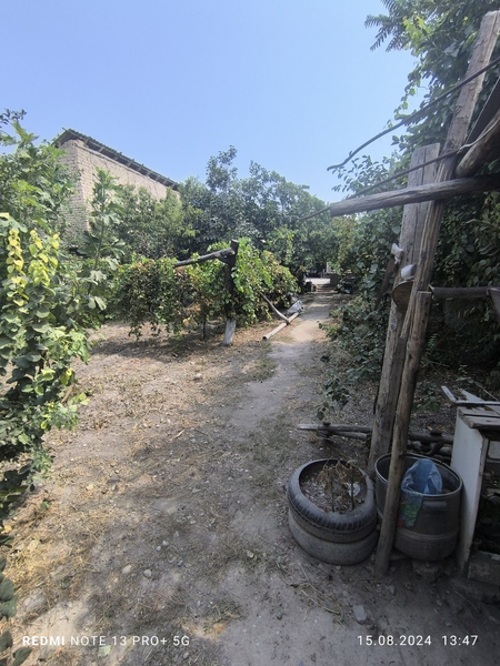 Srochna hovli uy sotiladi