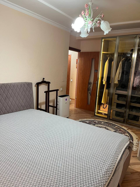 ПРОДАЕТСЯ 3/4/4
на Ц-5
ор: маг. Lacoste
(Юнусабадский район)