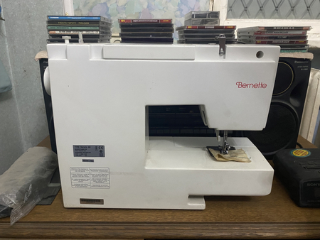 Швейцарская швейная машинка Bernina Bernette 60